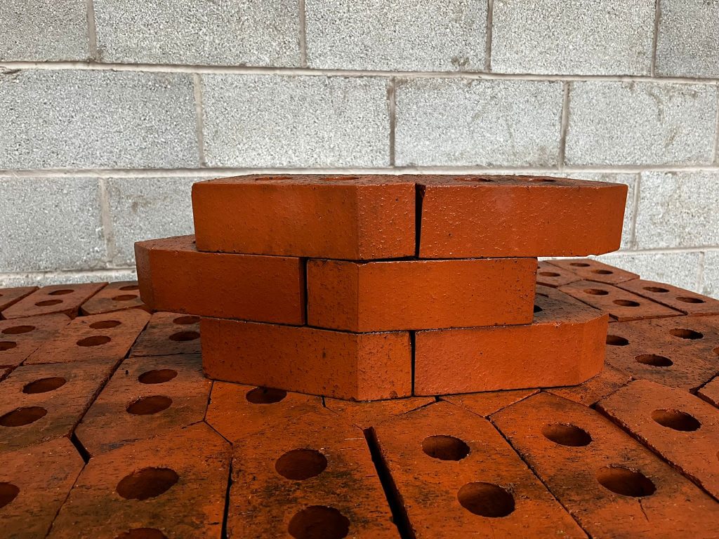 112 x Squint Red Bricks - Smooth Special Shape - WM11123 - WillMow ...