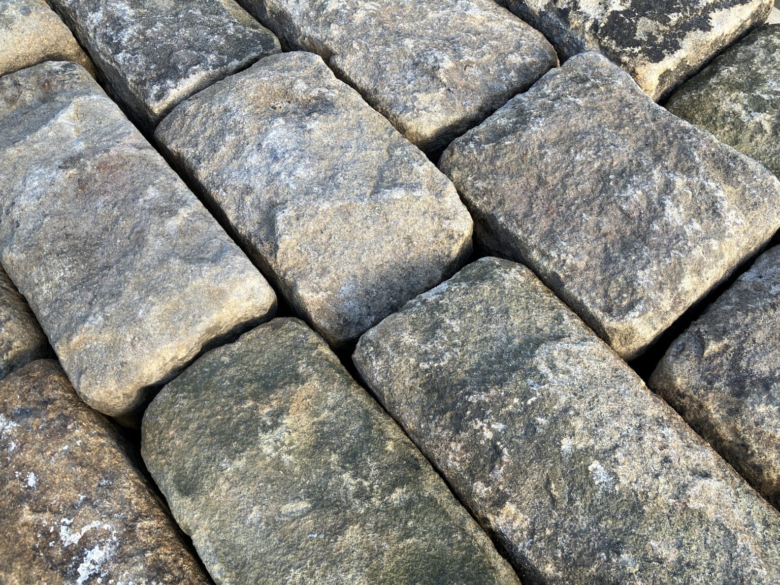 Reclaimed Pitch Faced York Stone Building/Walling Stone - WM11377 ...
